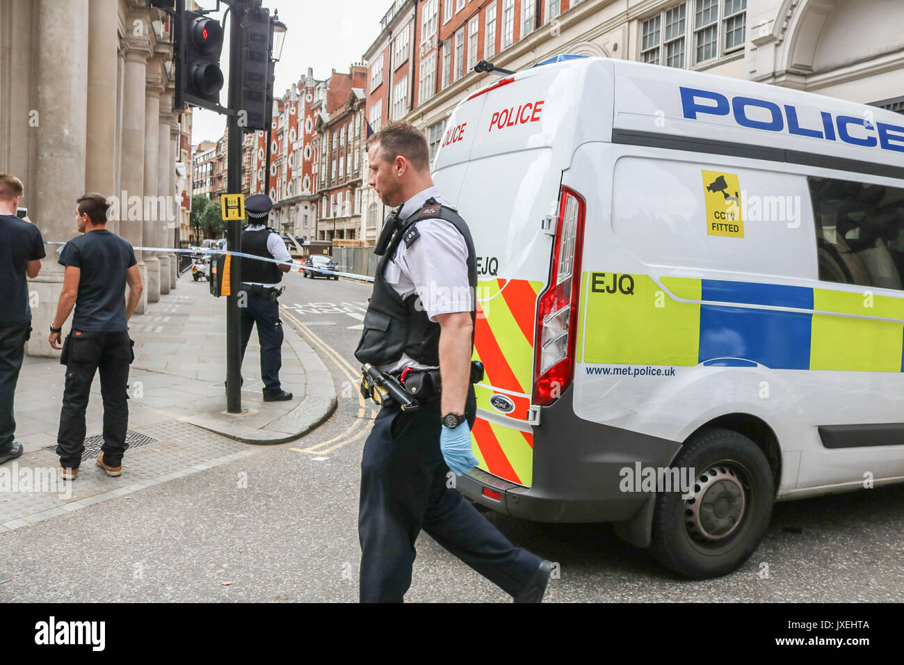 London, UK. 16th Aug, 2017. Police cordon off the crime scene in Basil ...