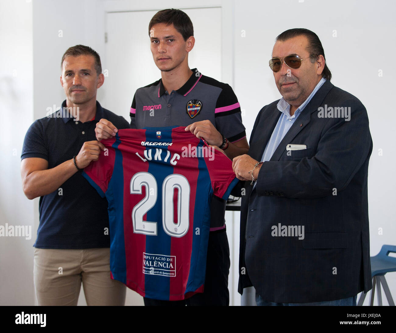 Sasa Lukic (C) has been presented as new Levante's player in press ...