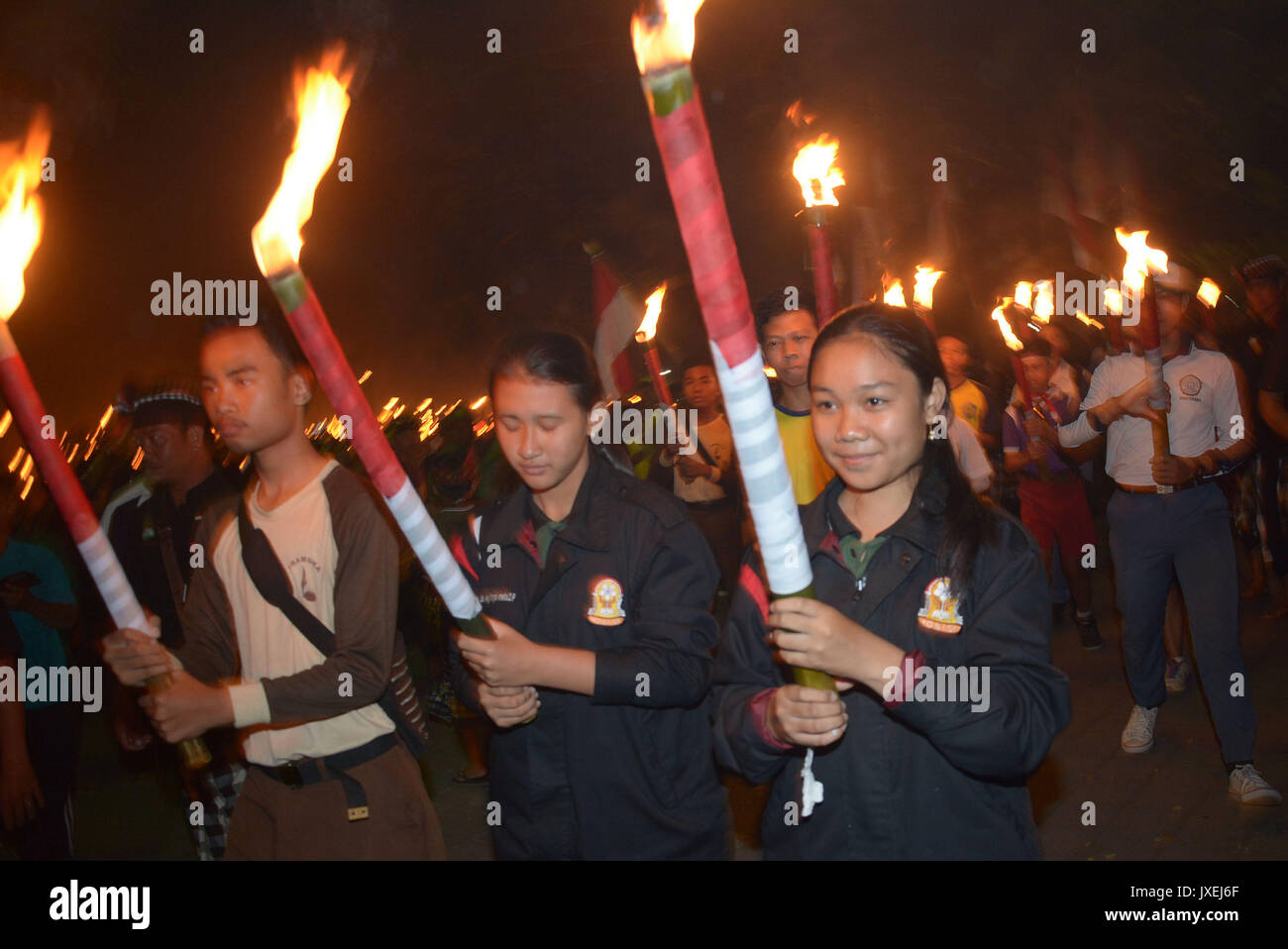 Denpasar, Indonesia. 16th Aug, 2017. 1.500 people follow the parade of ...