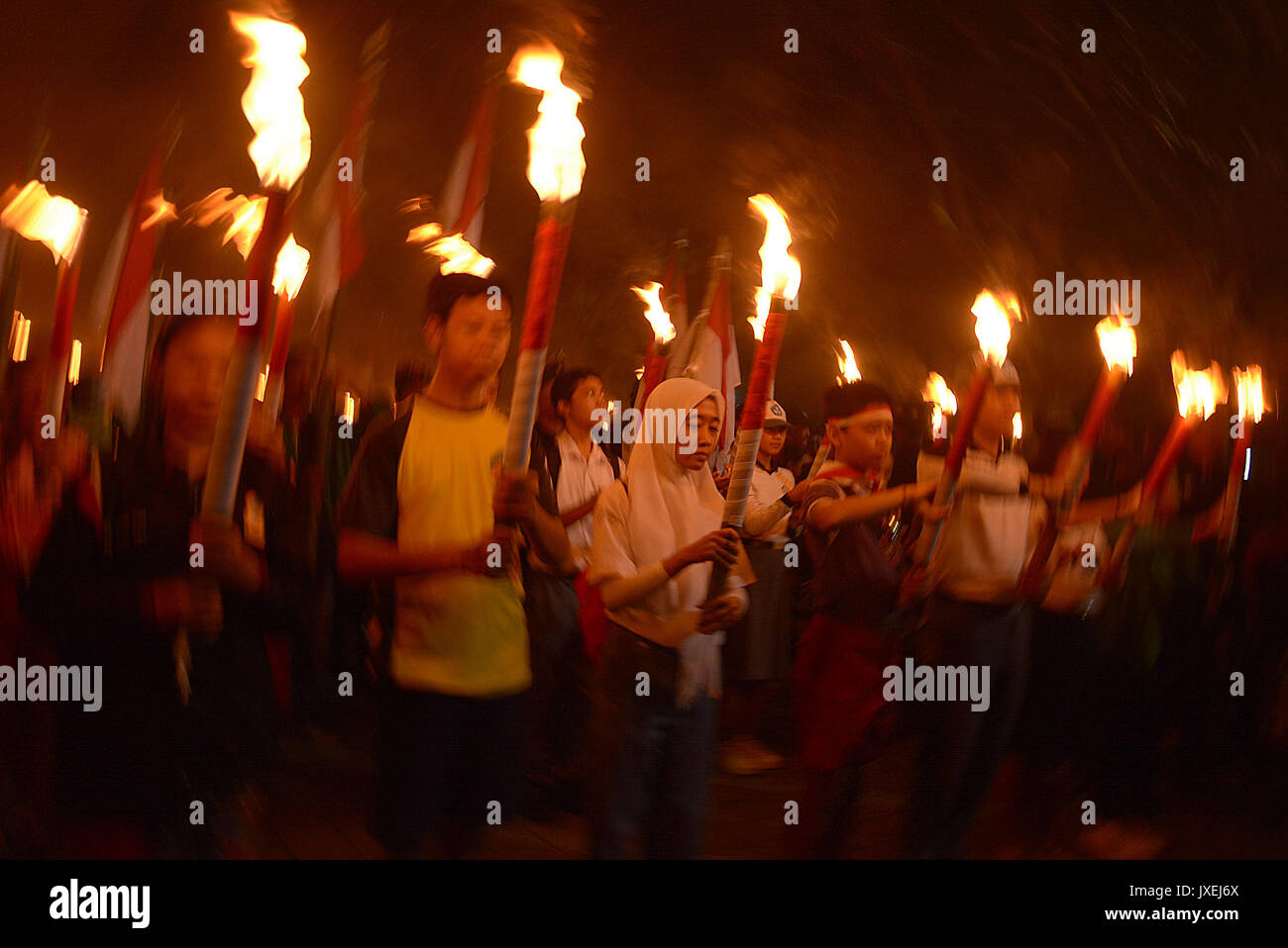 Denpasar, Indonesia. 16th Aug, 2017. 1.500 people follow the parade of ...