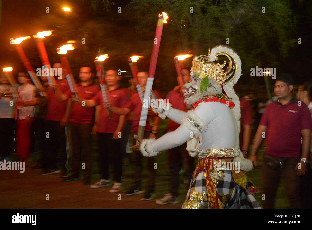 Denpasar, Indonesia. 16th Aug, 2017. 1.500 people follow the parade of ...