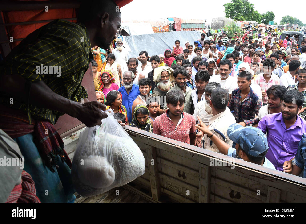 Purnea, India. 16th Aug, 2017. Living materials are distributed to ...