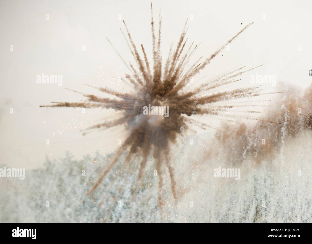 Shell burst hi-res stock photography and images - Alamy