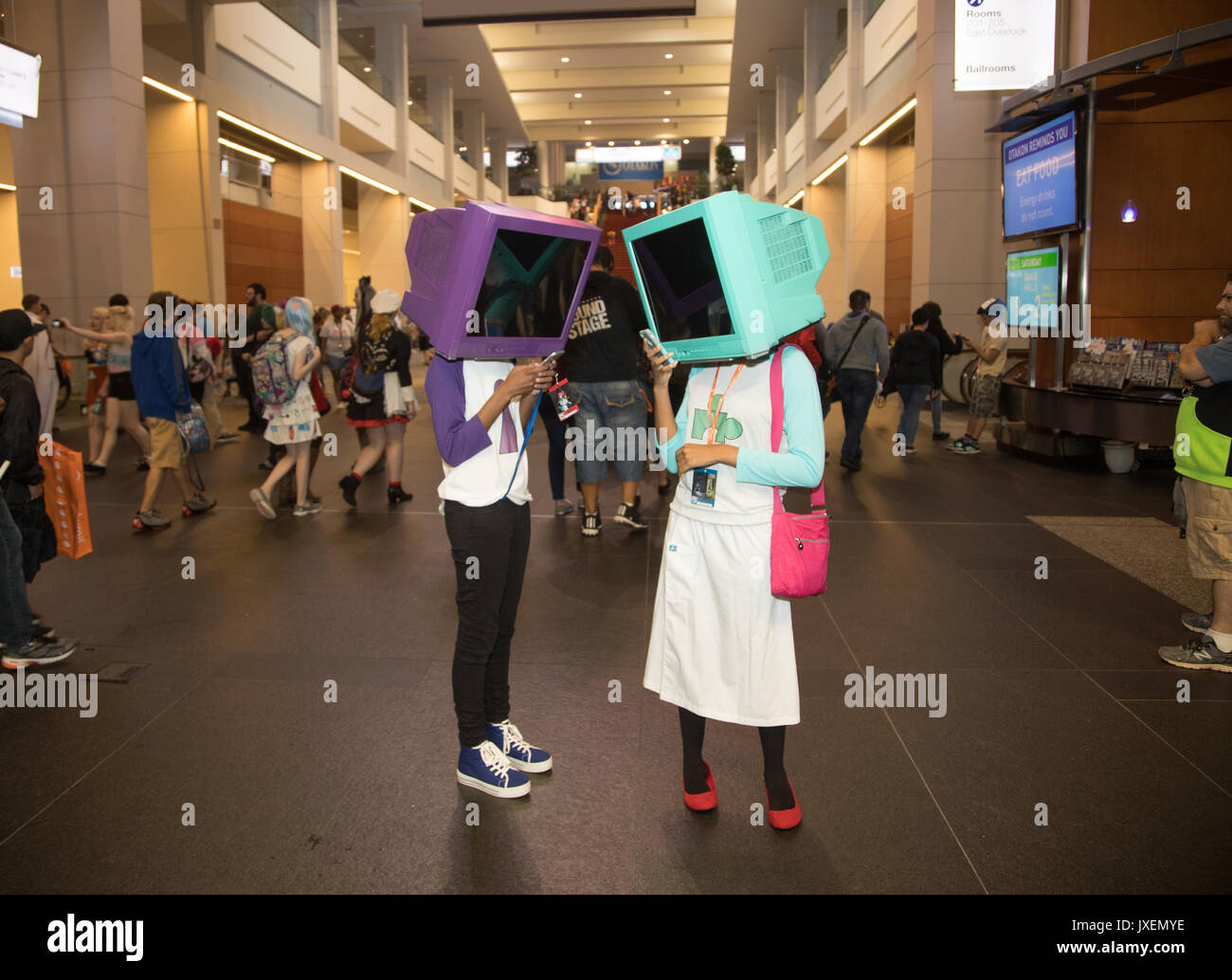 Cosplayers Taylor and Taisha as characters from the webcomic Station V3 ...