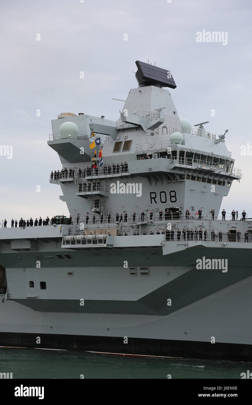 HMS Queen Elizabeth Aircraft Carrier Stock Photo - Alamy