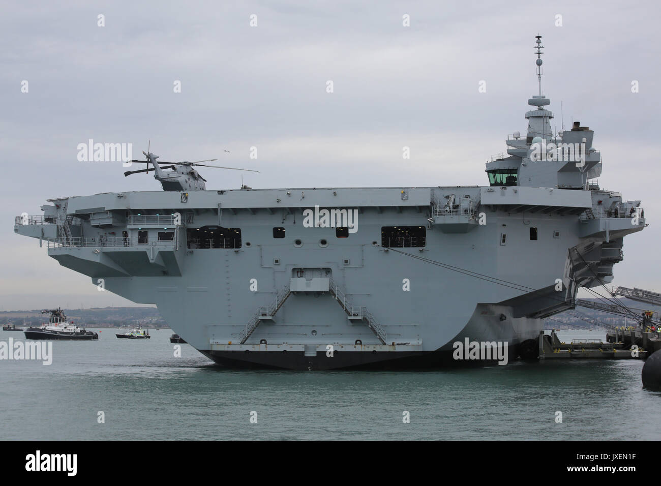 HMS Queen Elizabeth Aircraft Carrier Stock Photo - Alamy
