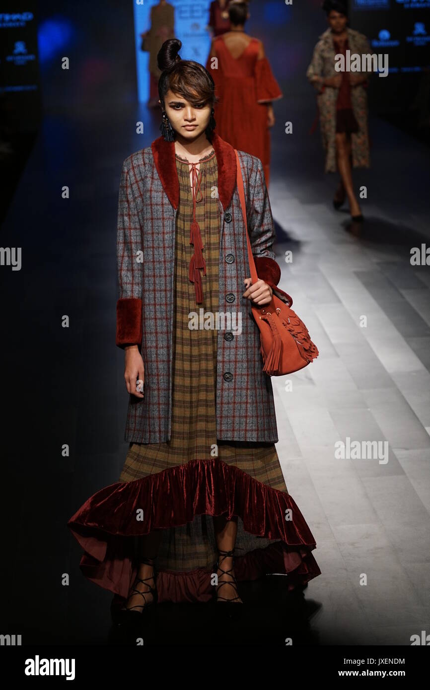 Mumbai, India. 16th Aug, 2017. Model Walk the ramp for designer Sonal ...