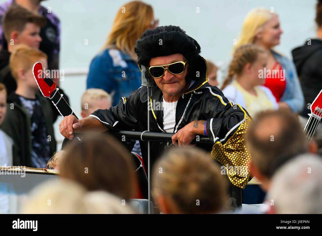 Glam rocker hi-res stock photography and images - Alamy