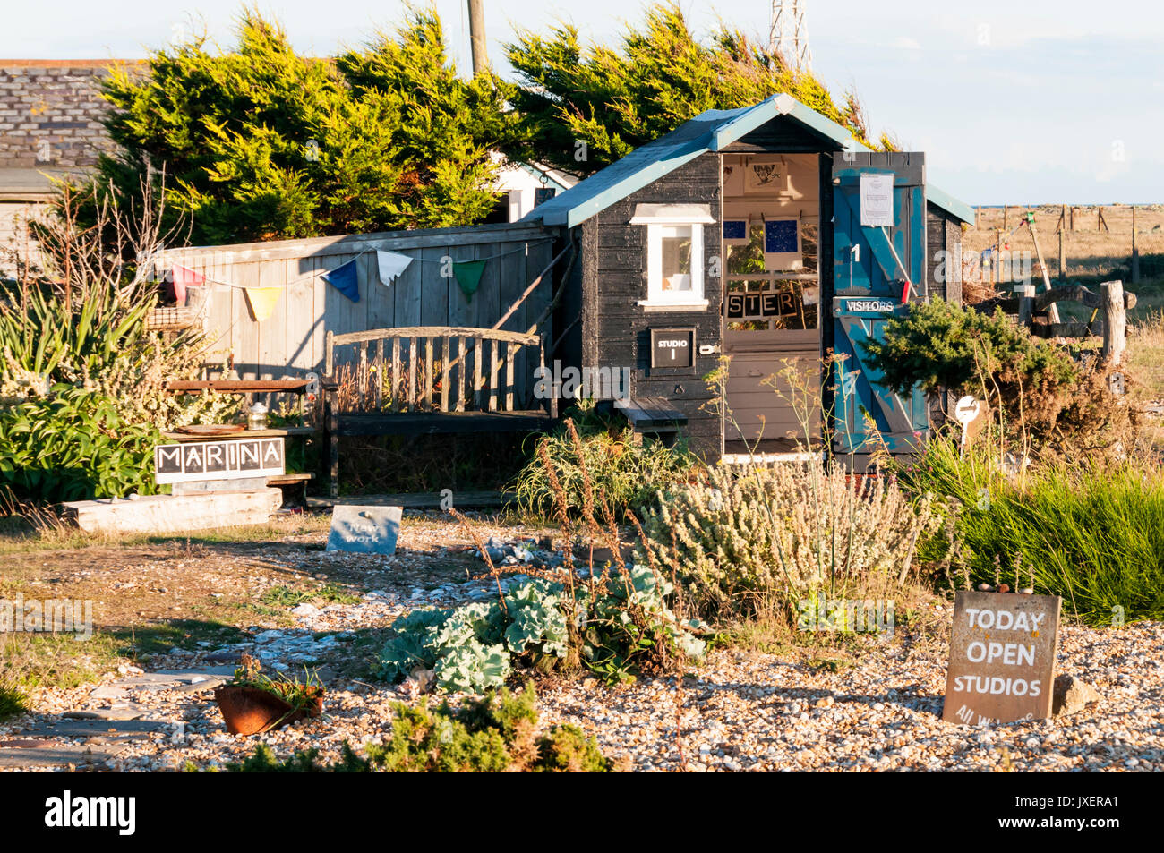 Artist's studio and gallery at Dungeness Stock Photo - Alamy