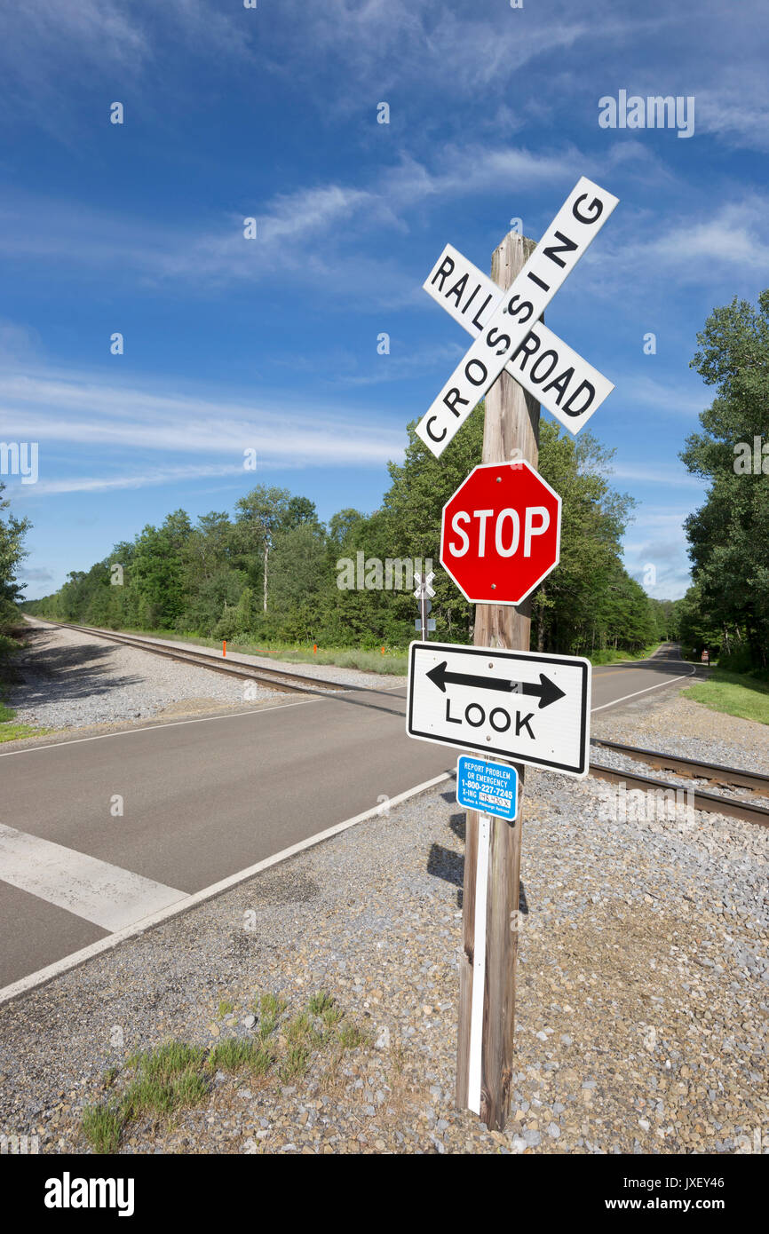 Railroad crossing intersection hi-res stock photography and images - Alamy
