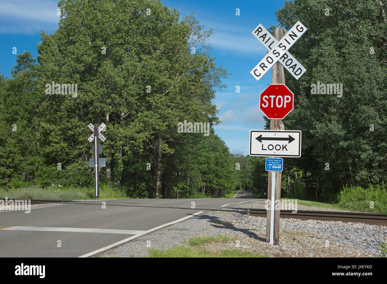 Railroad crossing usa hi-res stock photography and images - Alamy