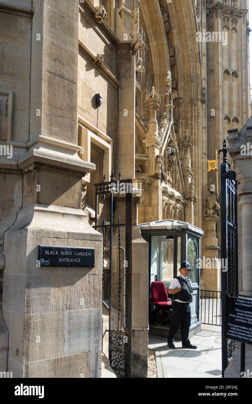 Armed police guard houses parliament hi-res stock photography and ...