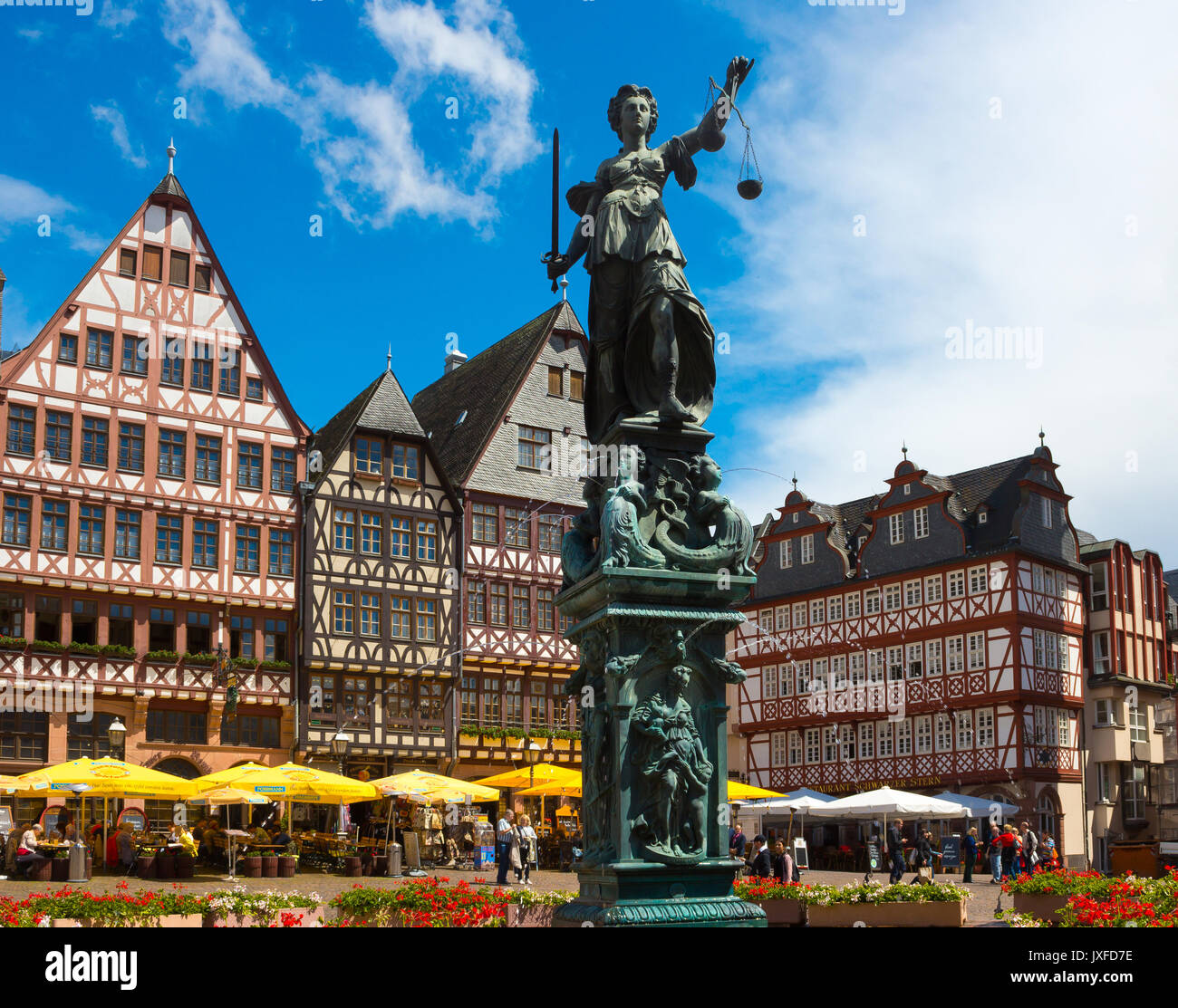 Roemerberg square hi-res stock photography and images - Alamy