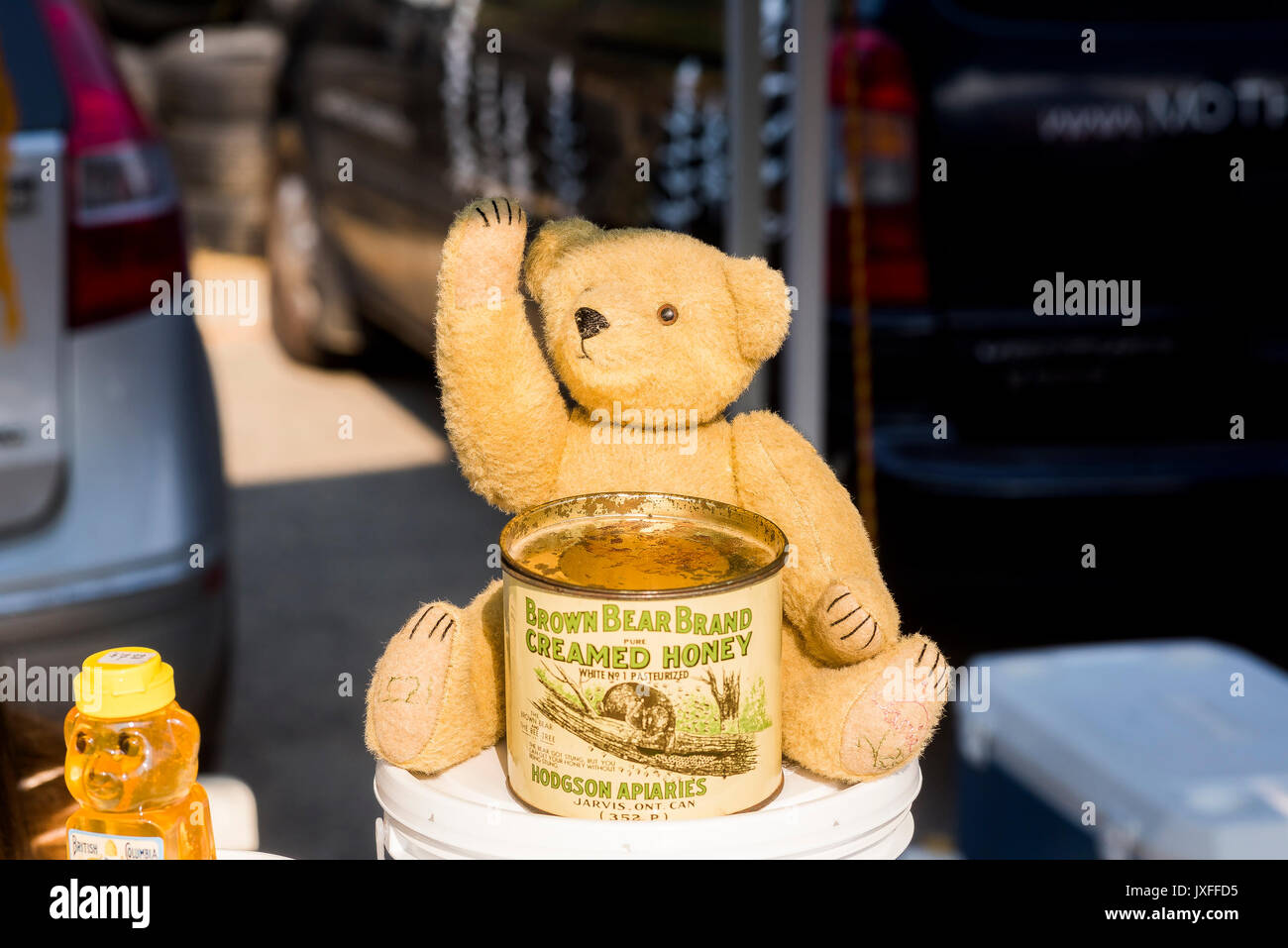 Honey stand hi-res stock photography and images - Alamy