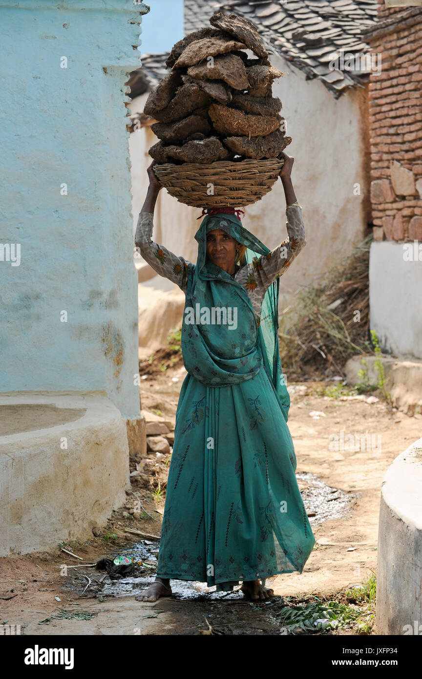 Gleiche kleidung hi-res stock photography and images - Alamy