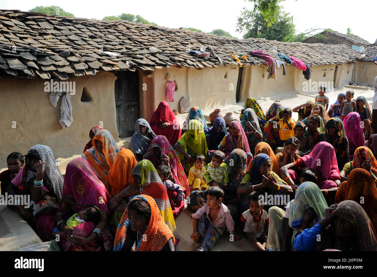 INDIA Uttar Pradesh , dalit women in village in Bundelkhand on a meeting / INDIEN Uttar Pradesh ...