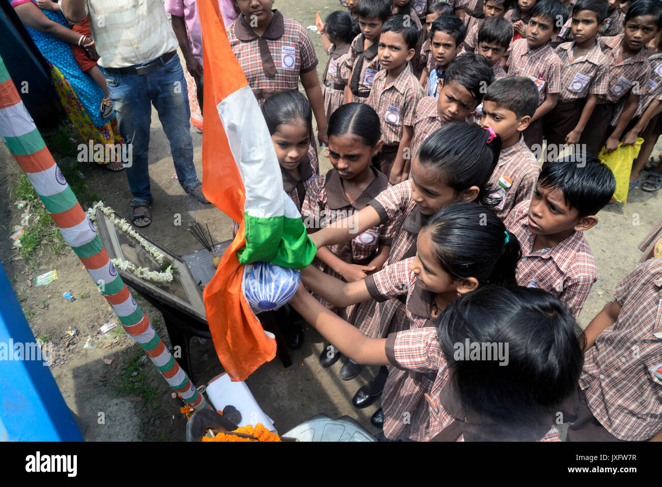 Girl student host the India tri color flag on the occasion of ...
