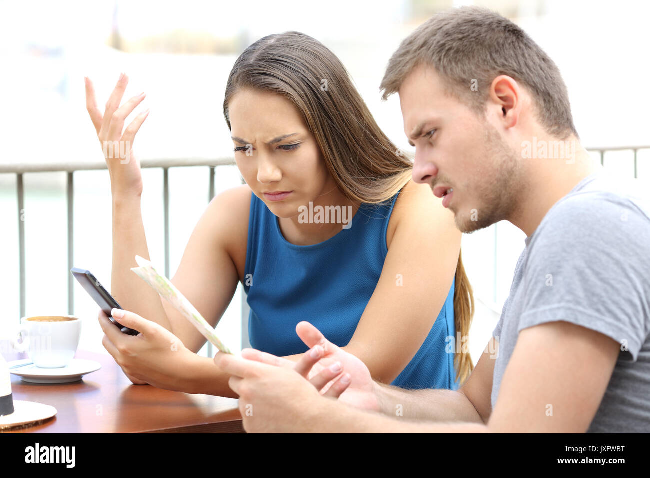 Confused man map hi-res stock photography and images - Alamy