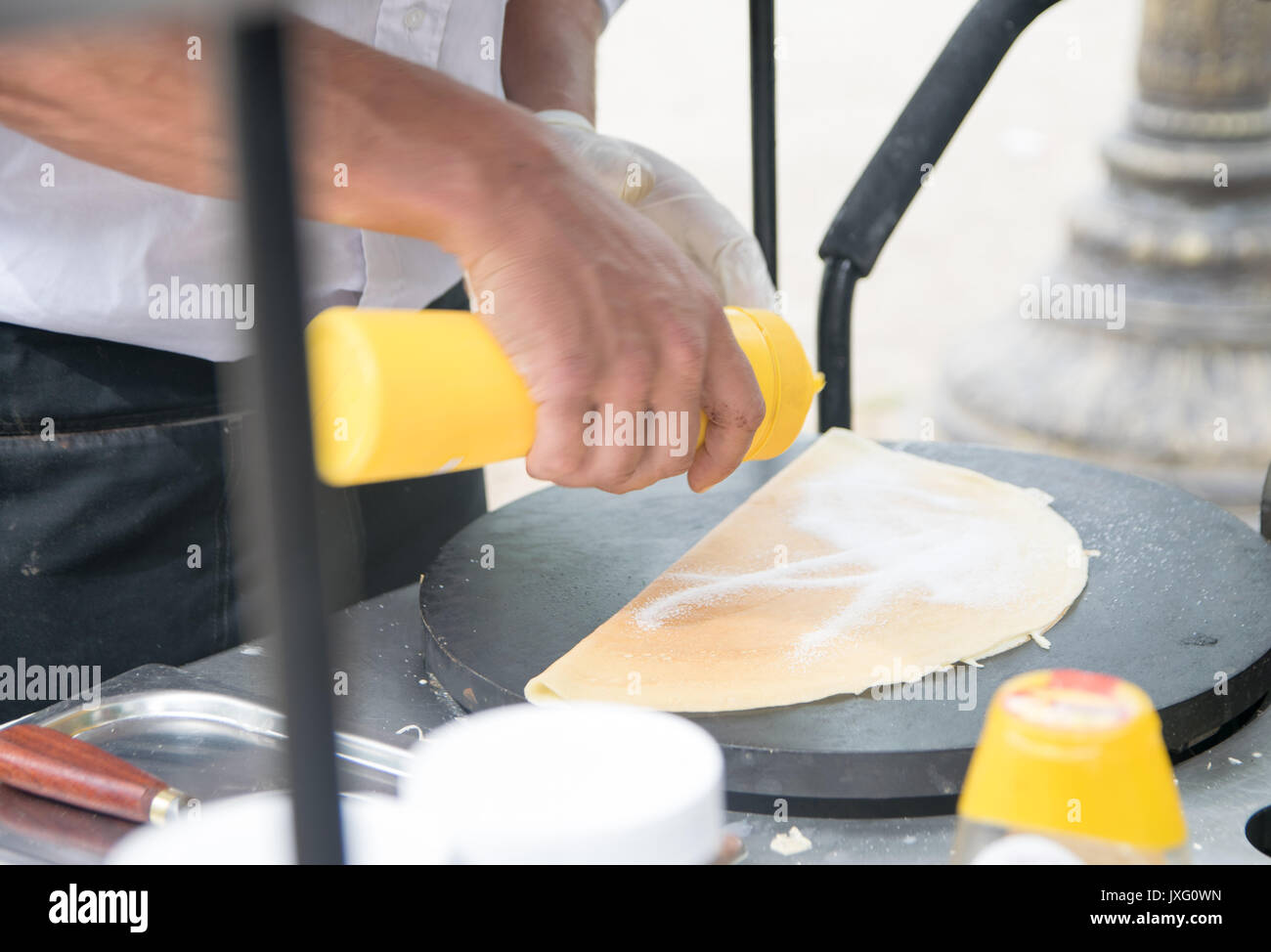 Cheff cooking hi-res stock photography and images - Alamy