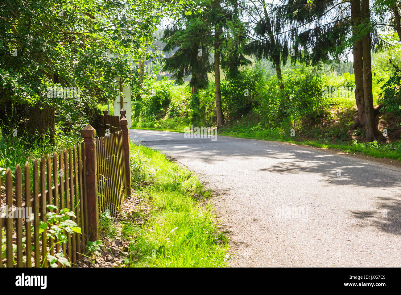 wood fence perspective view Stock Photo - Alamy
