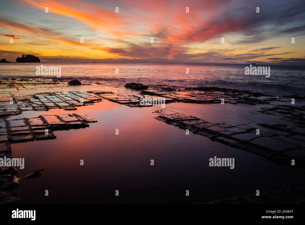 Tessellated Rocks High Resolution Stock Photography and Images - Alamy