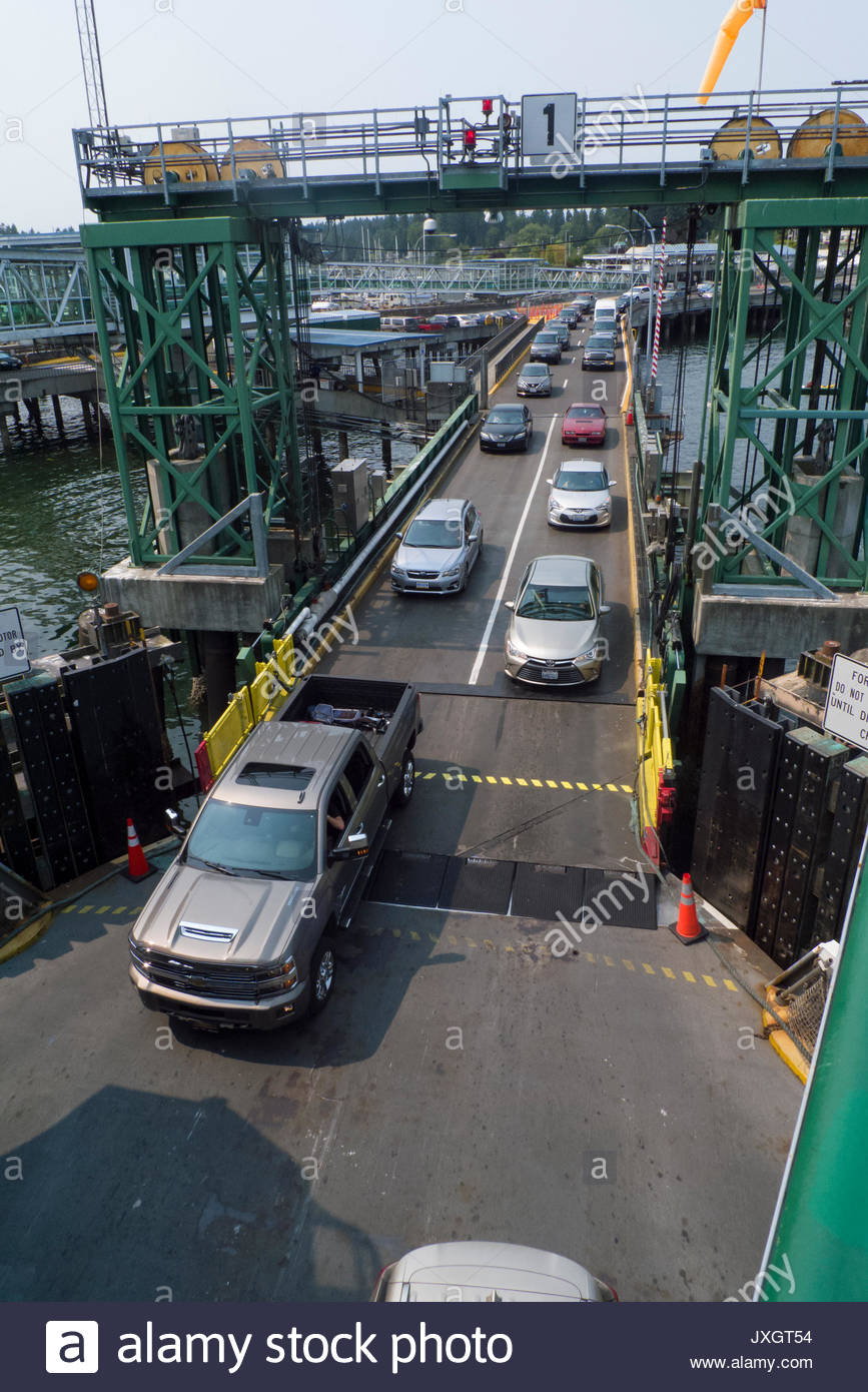 Cars Loading Onto Ship Stock Photos & Cars Loading Onto Ship Stock ...