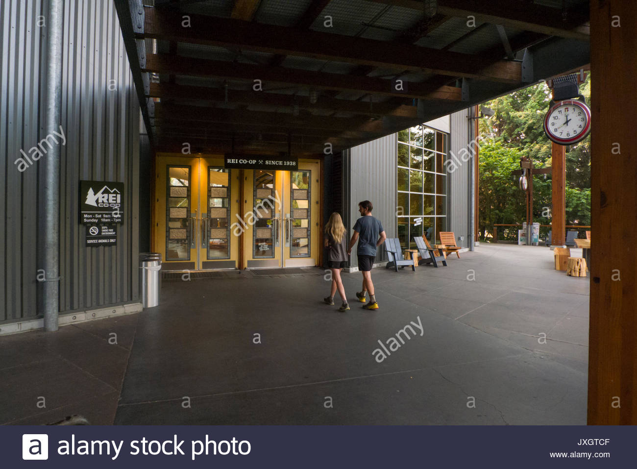 Rei Shop High Resolution Stock Photography and Images - Alamy