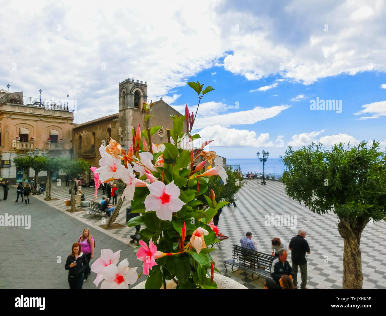 Taormina main square hi-res stock photography and images - Alamy