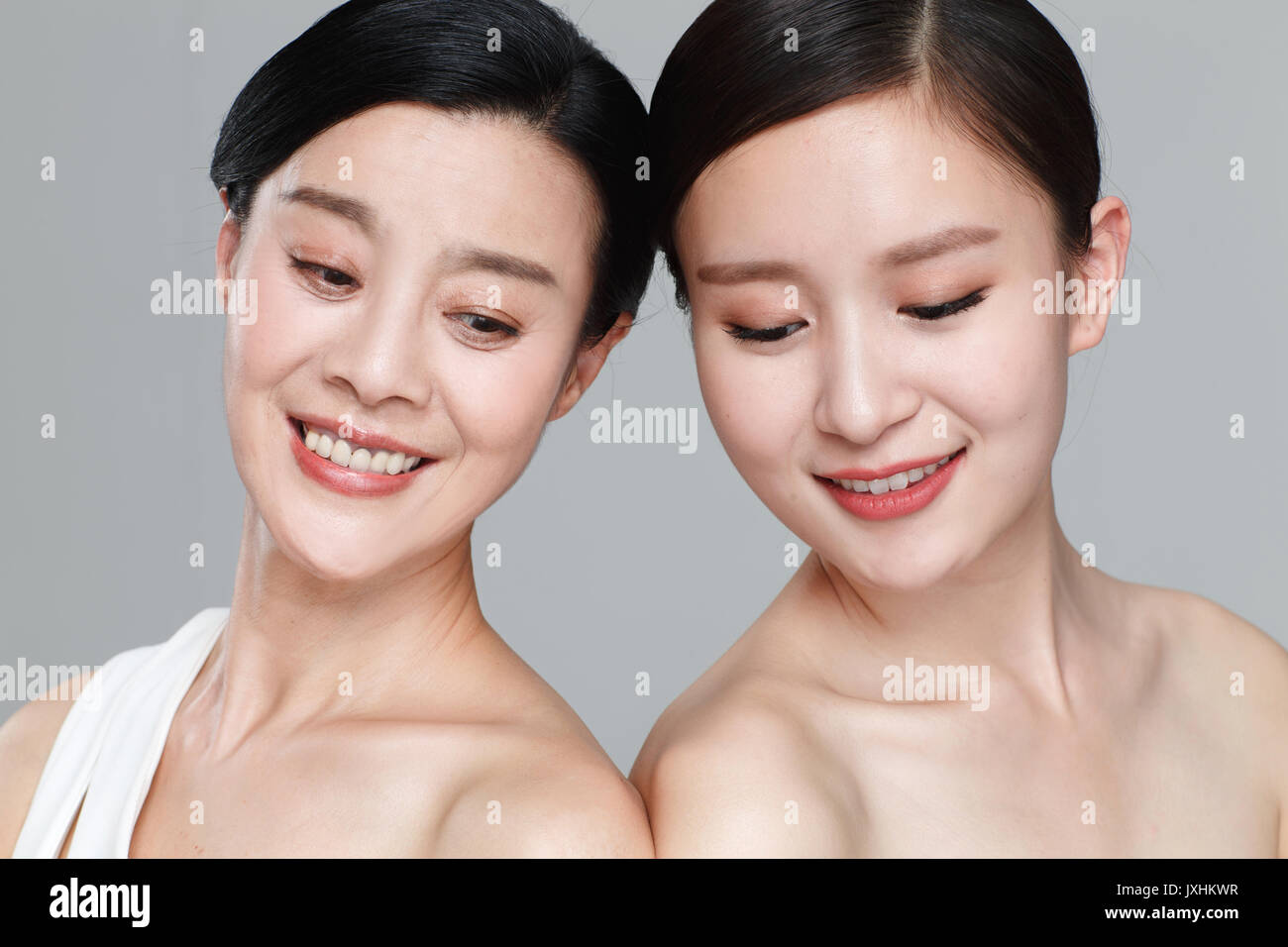 Beautiful and elegant mother and daughter Stock Photo - Alamy