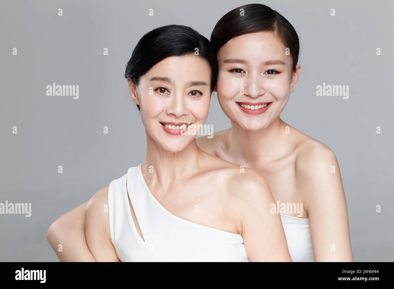 Beautiful and elegant mother and daughter Stock Photo - Alamy