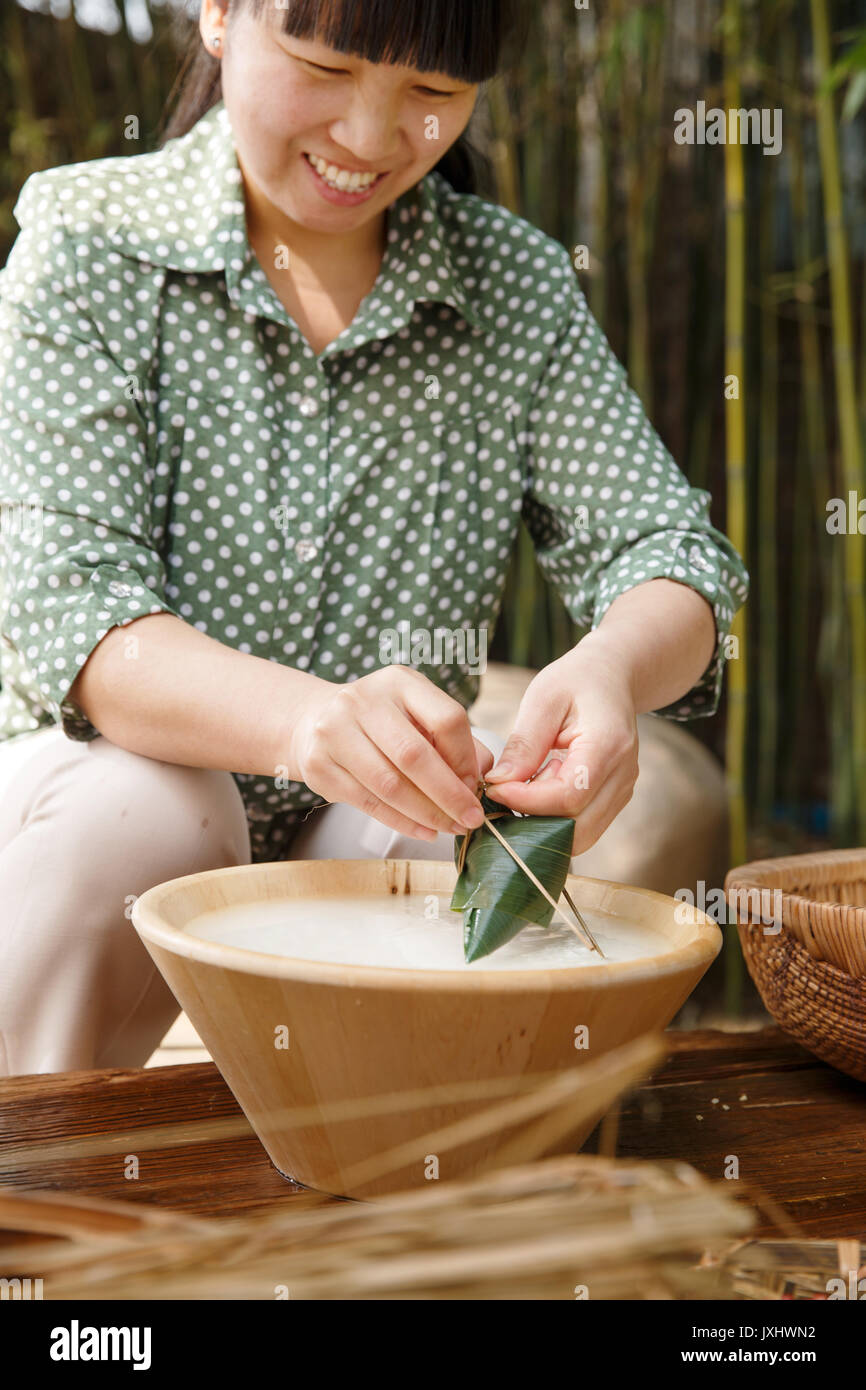 Middle-aged women are making zongzi Stock Photo - Alamy