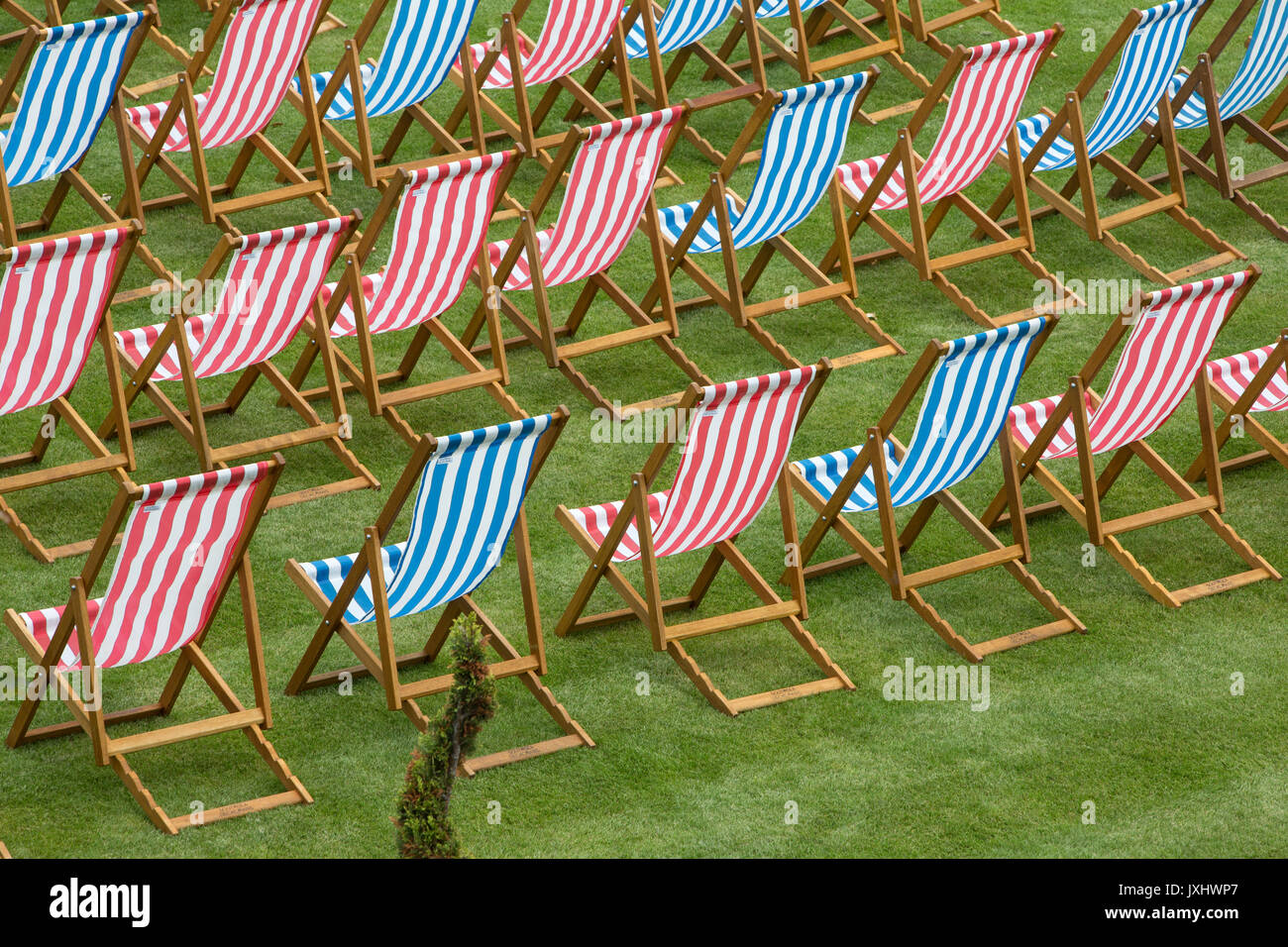 Red and blue Deck Chairs Stock Photo - Alamy