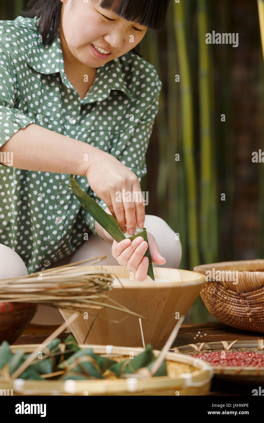 Middle-aged women are making zongzi Stock Photo - Alamy