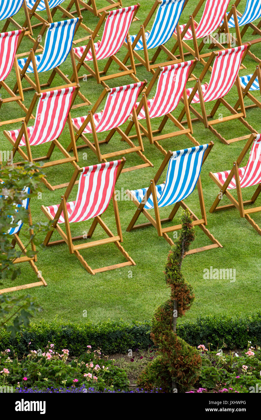 Red and blue Deck Chairs Stock Photo - Alamy