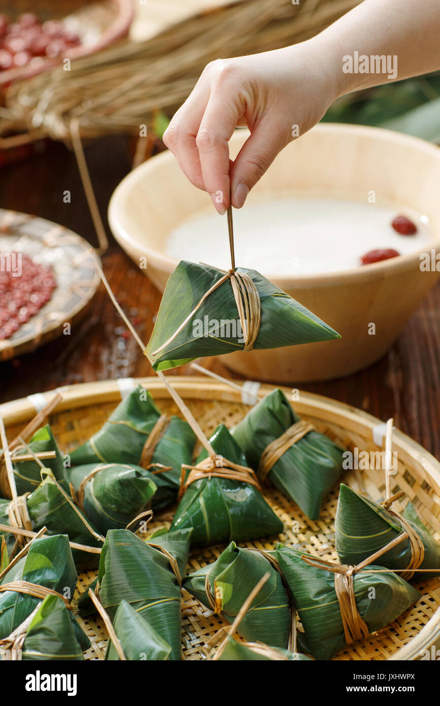 Middle-aged women are making zongzi Stock Photo - Alamy