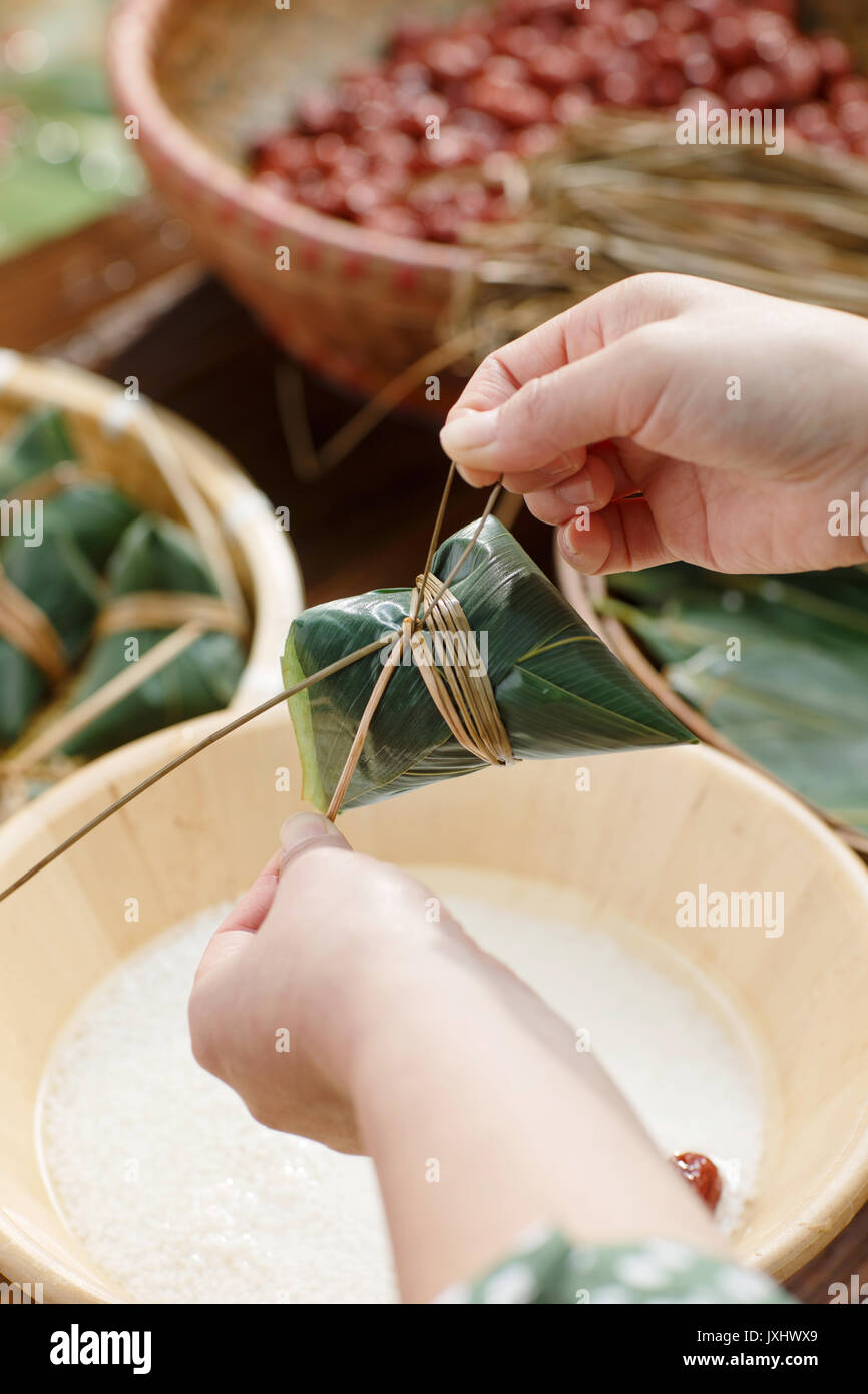Middle-aged women are making zongzi Stock Photo - Alamy