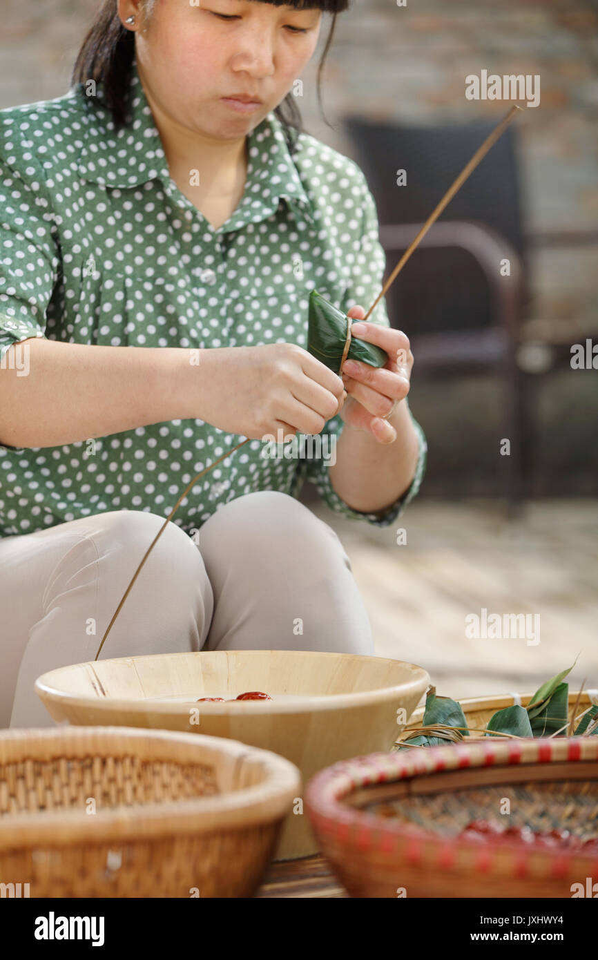 Middle-aged women are making zongzi Stock Photo - Alamy
