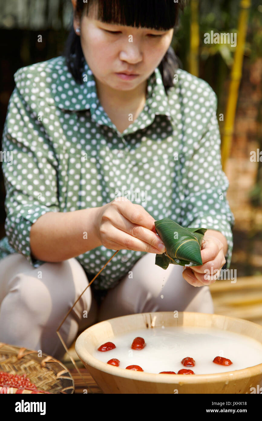 Middle-aged women are making zongzi Stock Photo - Alamy