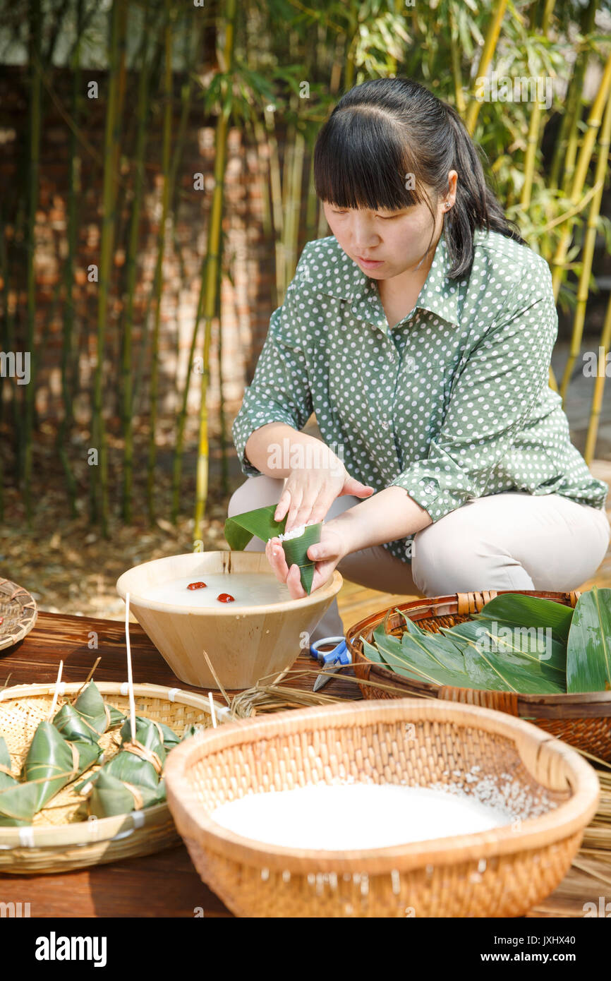 Middle-aged women are making zongzi Stock Photo - Alamy