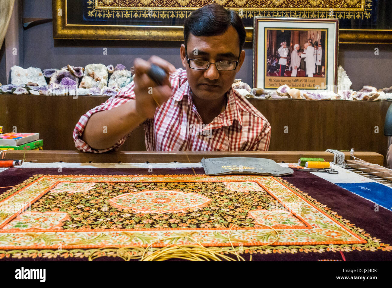 Zardozi embroidery hi-res stock photography and images - Alamy