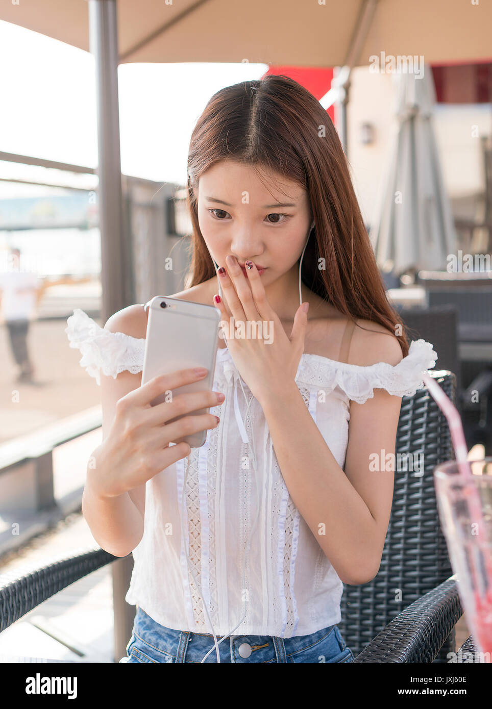 Student girls cafe phone hi-res stock photography and images - Alamy