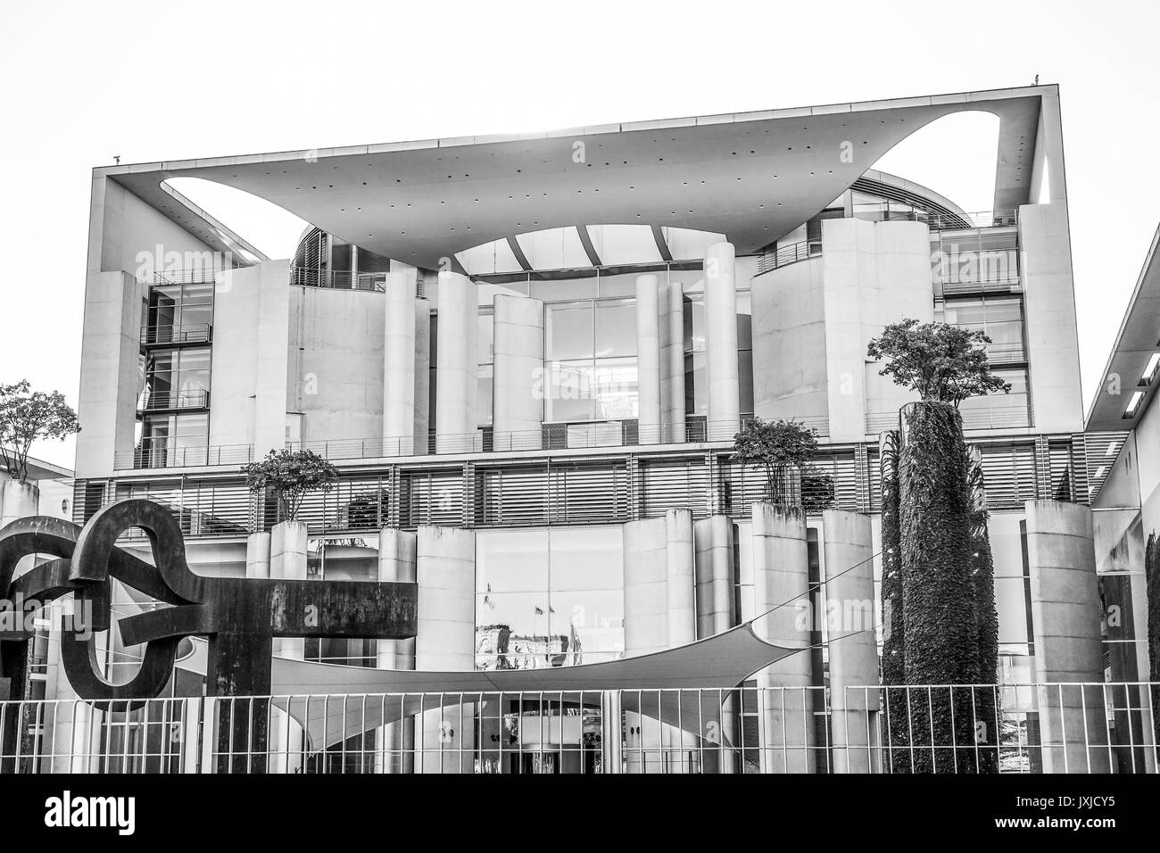 Bundeskanzleramt chancellery modern building Black and White Stock ...