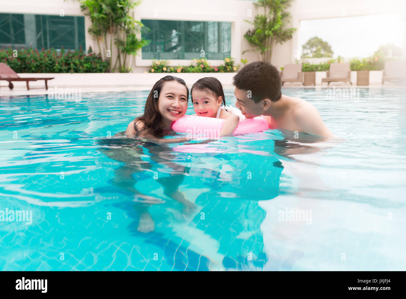 Family by swimming pool hi-res stock photography and images - Alamy
