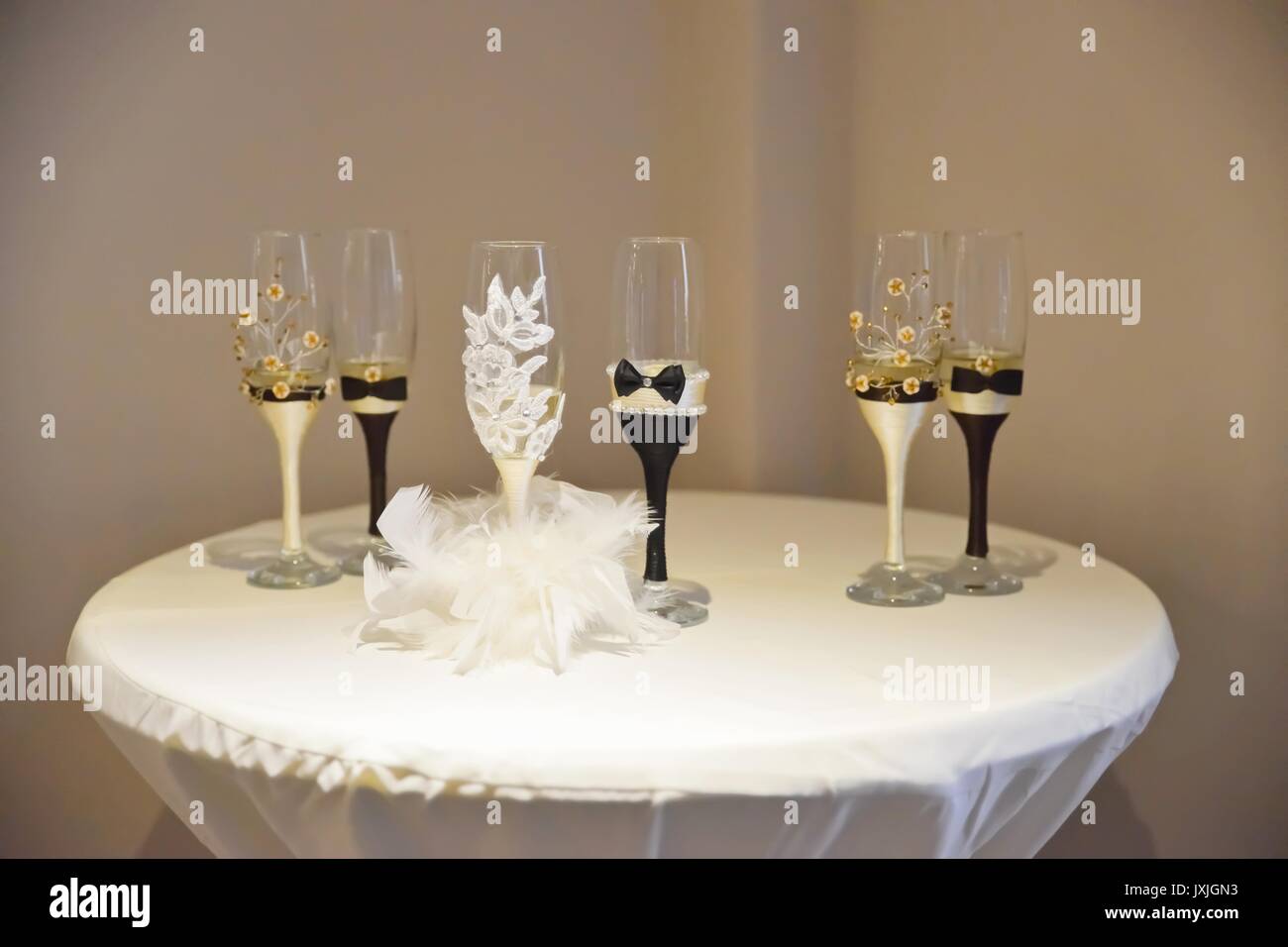 champagne glasses arrangements for wedding reception Stock Photo - Alamy