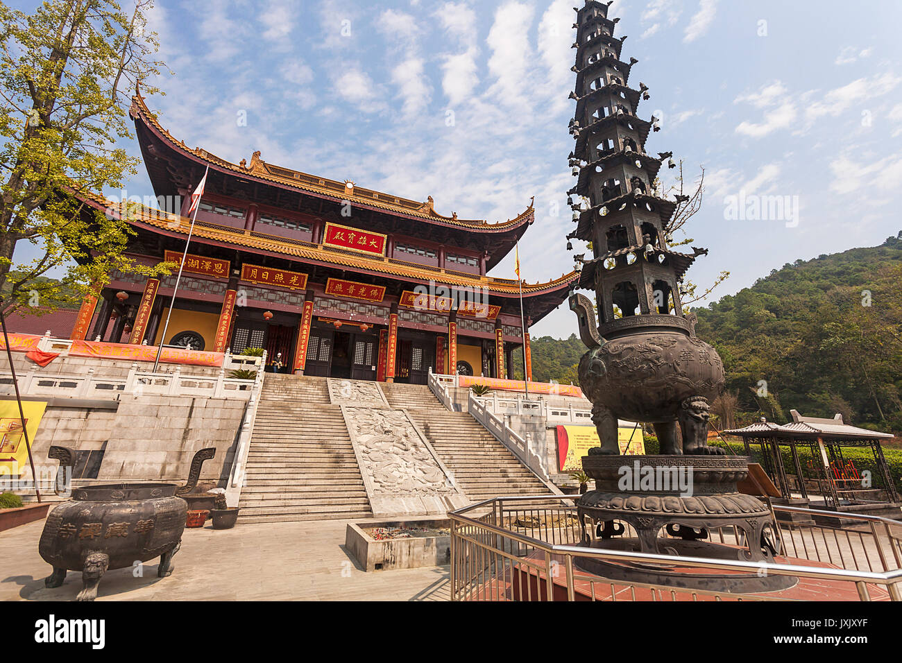 Wuxi hua temple hi-res stock photography and images - Alamy