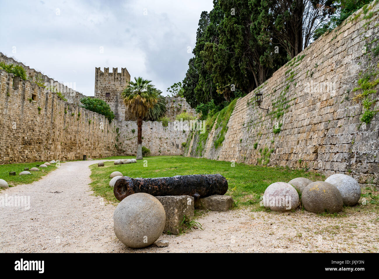 Old moat hi-res stock photography and images - Alamy