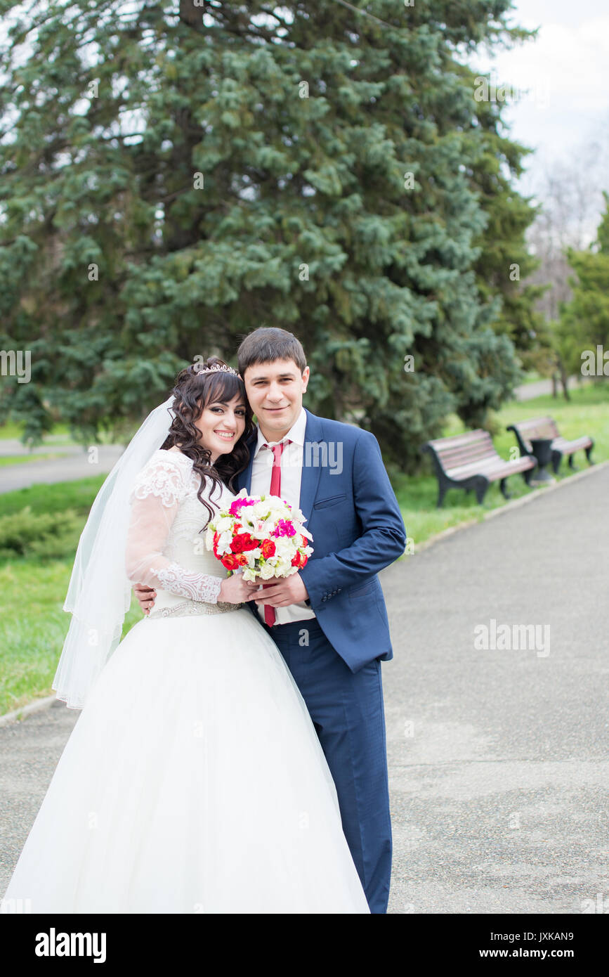 Beautiful married couple in the wedding day Stock Photo - Alamy