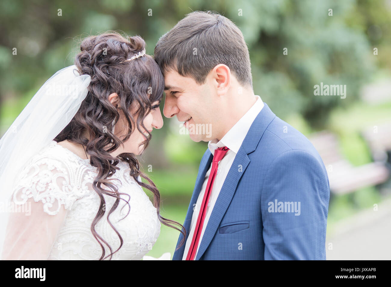 Beautiful married couple in the wedding day Stock Photo - Alamy