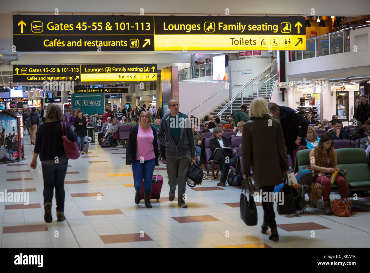 Gatwick north terminal departure lounge hi-res stock photography and ... Gatwick north terminal departure lounge hi-res stock photography and ...