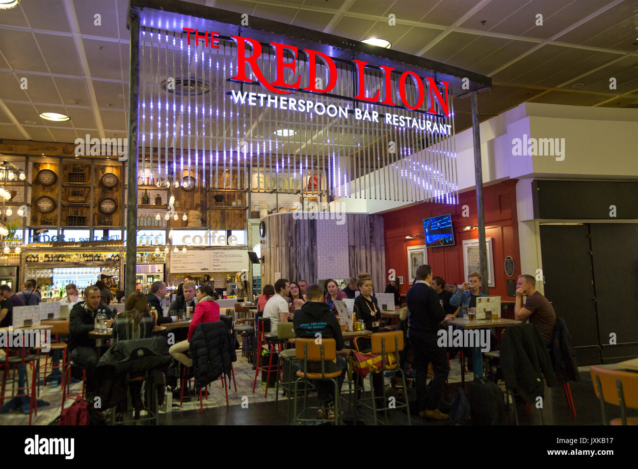 Uk airport departure terminal pub hi-res stock photography and images ... Uk airport departure terminal pub hi-res stock photography and images ...